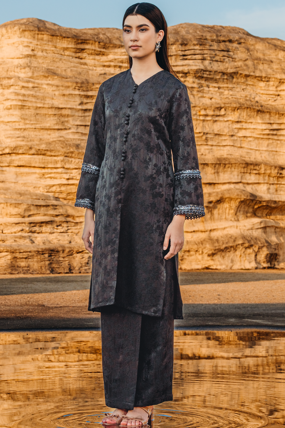 Reenaya Long Kurung Summeraya 2026 in Black – Rico Rinaldi