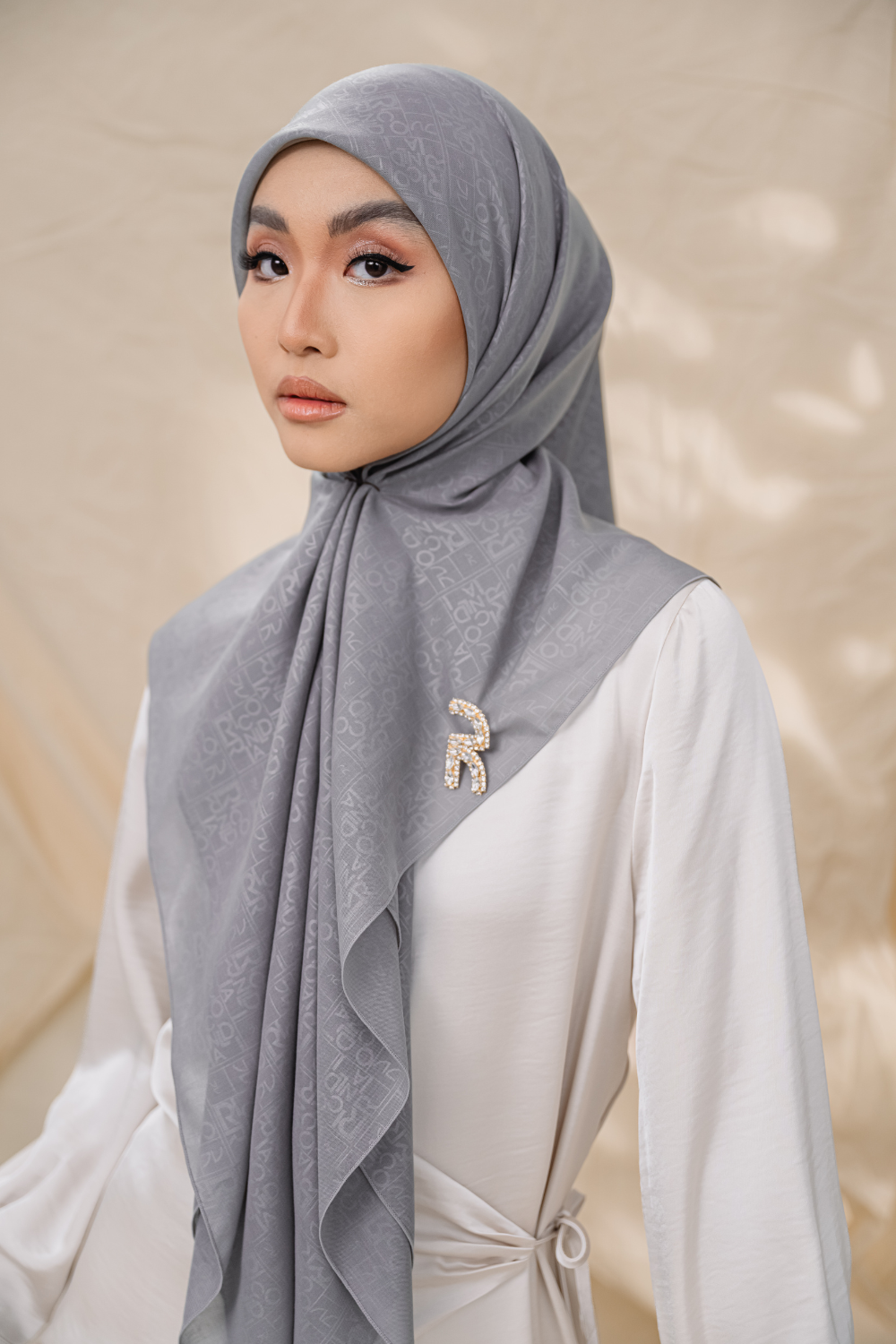 Rivora Embossed Square in Light Grey – Rico Rinaldi